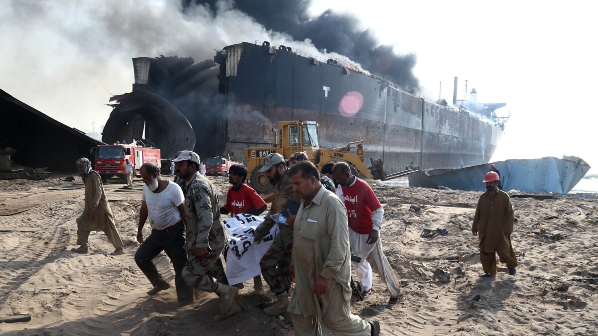 Death Toll In Pakistani Ship-Breaking Fire Rises To 17