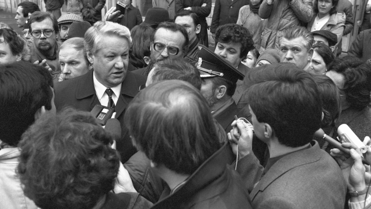 The Week In Russia: As Revolution Swept Across Eastern Europe In 1989 ...