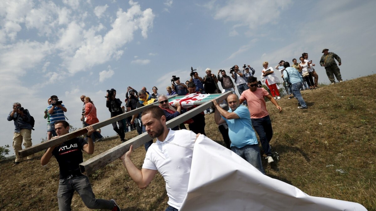 Russian Troops Demarcate Part Of Georgian Oil Pipeline