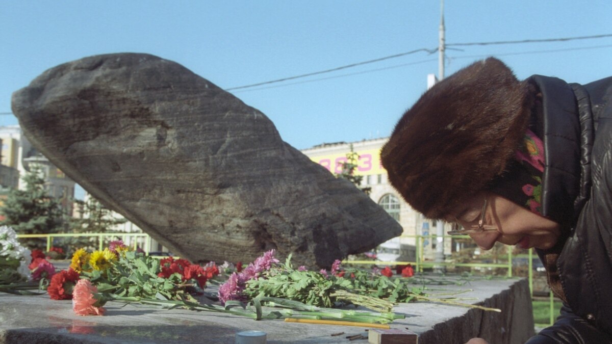 Russian Activists Honor Victims Of Soviet Repression