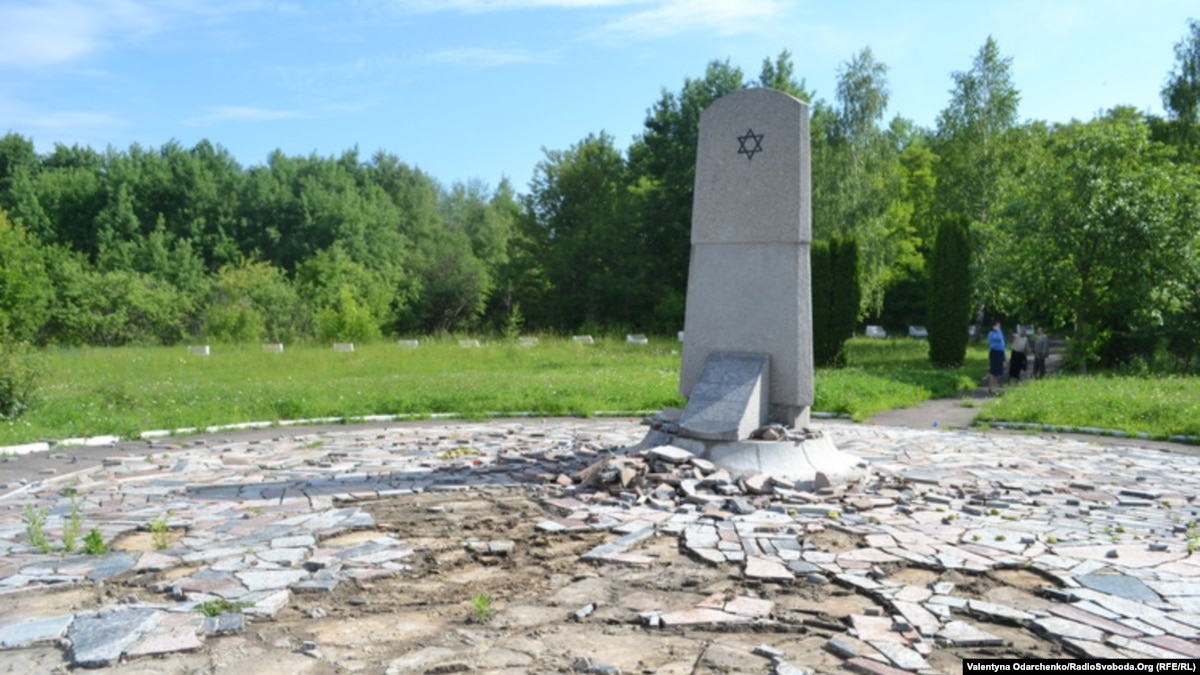 Ukrainian Teens Arrested For Damaging Holocaust Memorial