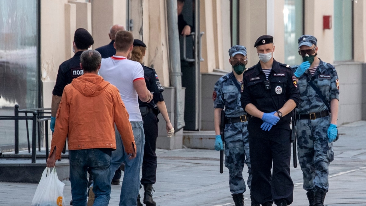 Putin Decrees 'Military-Political Work' For Russian National Guard
