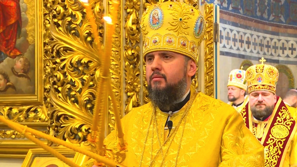 New Ukrainian Orthodox Leader Gives First Liturgy, Urging Unity