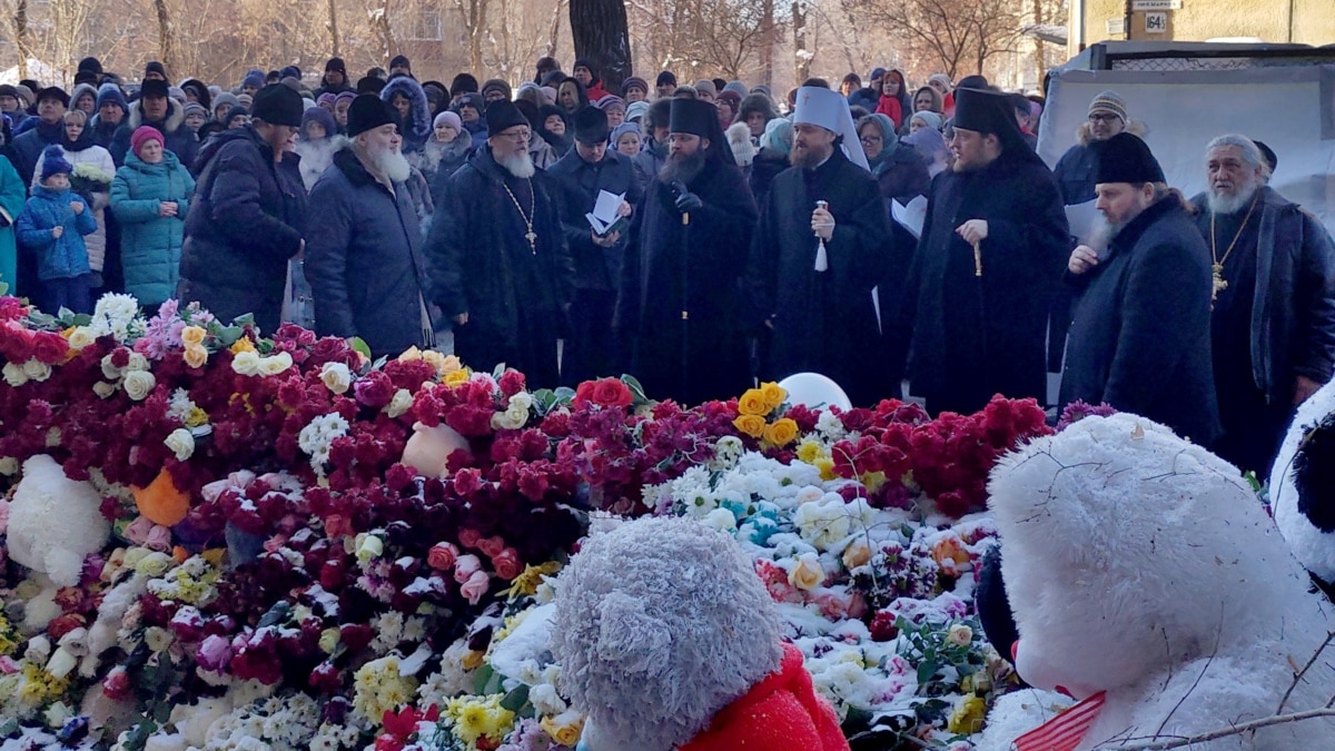 Orthodox Priests Perform Memorial Service To Victims Of Russian ...