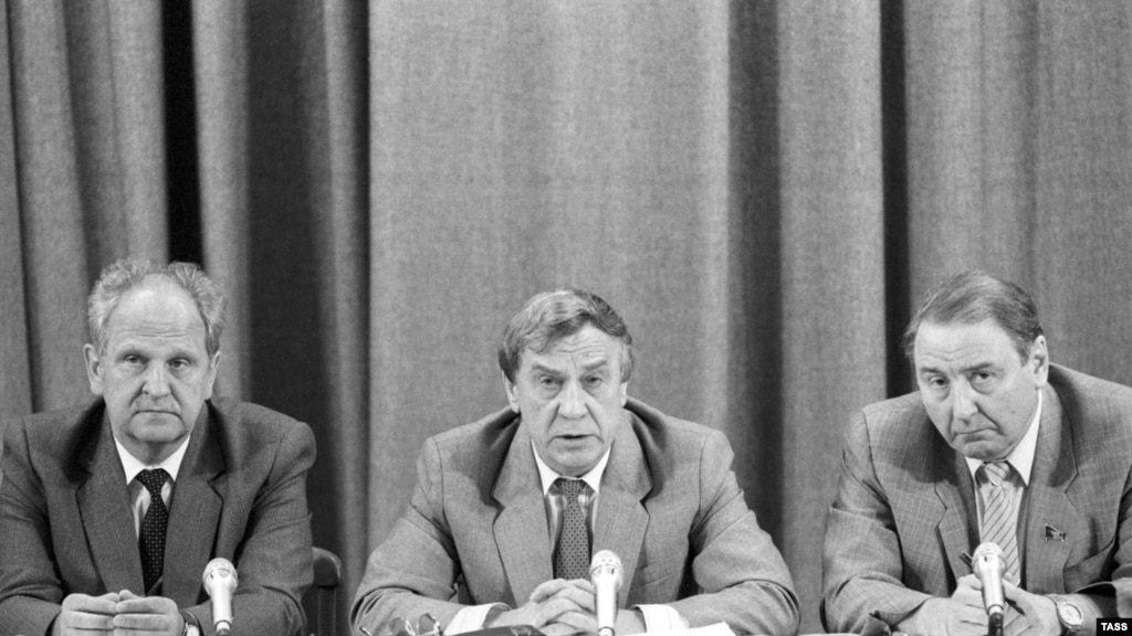 Images From The 1991 Soviet Military Coup Attempt