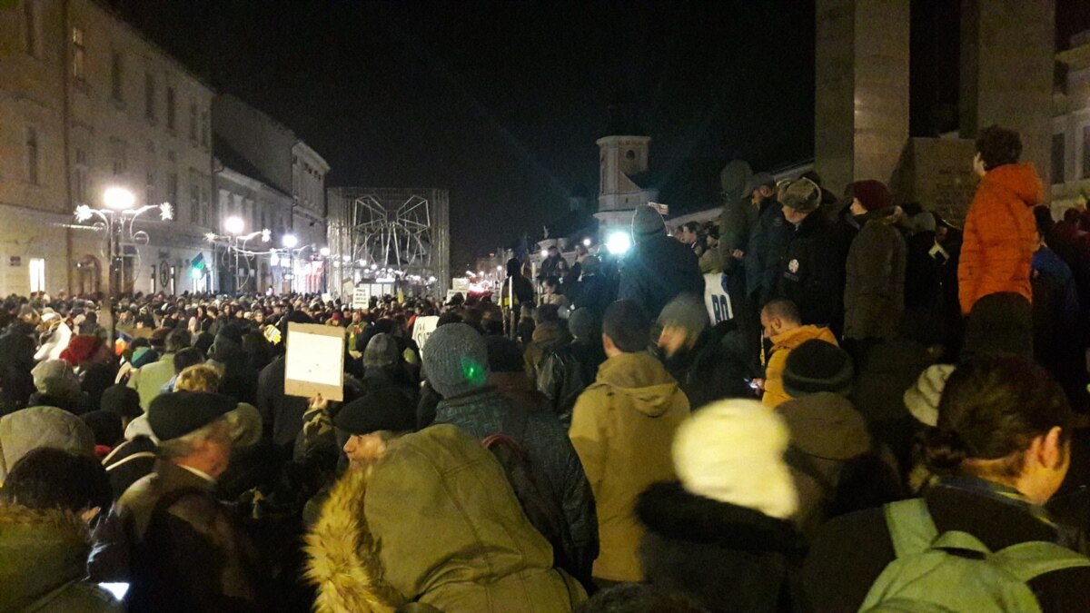 Tens Of Thousands Stage Anticorruption Protest In Romania