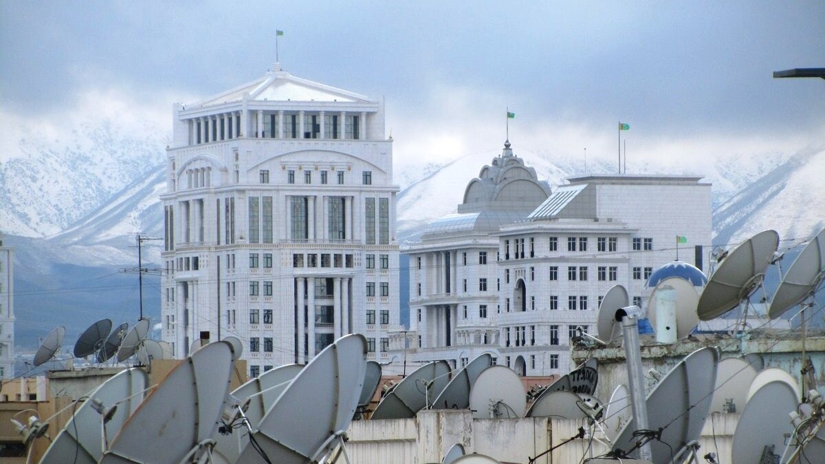 В Туркменистане прекращена продажа спутниковых антенн