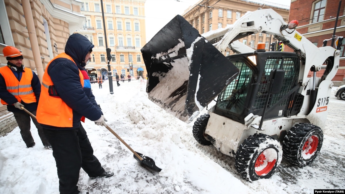 'Beglov's Shovel': Memes Pile Up On Russian Snow Clean-Up Order