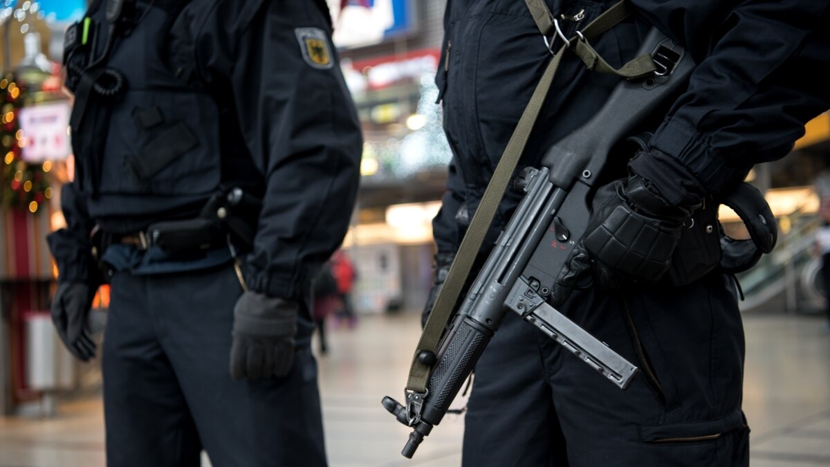 German Police Order Essen Shopping Mall Shut Due To Attack Threat