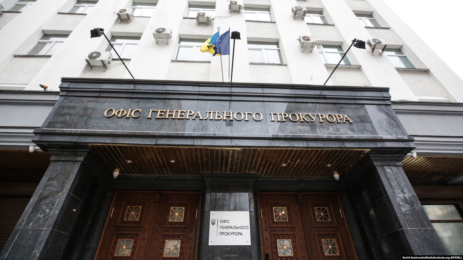 Під час обшуків у керівниці МСЕК Хмельницької області знайшли 6 мільйонів доларів готівкою ДБР