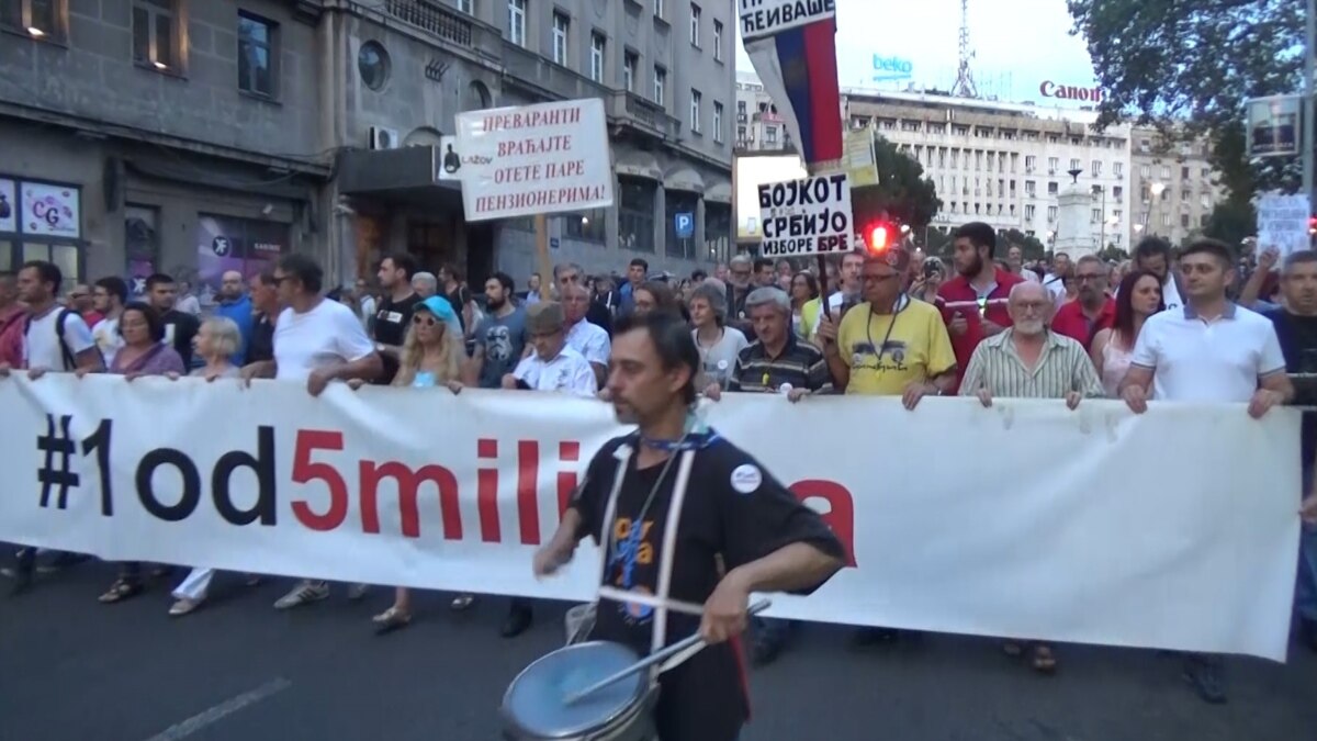 Serbian Anti-Government Protesters Stand By Veterans