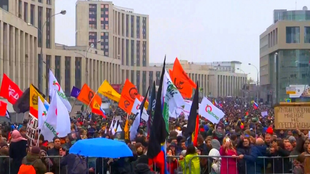 Navalny Addresses Moscow Protest