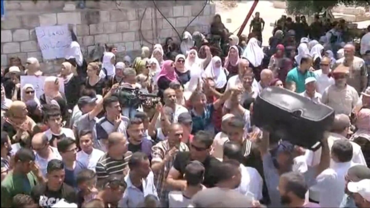 Palestinians Cheer As Israel Relaxes Jerusalem Mosque Security