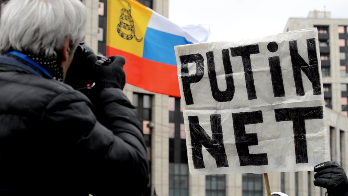 Moscow Protests Against Internet Bill