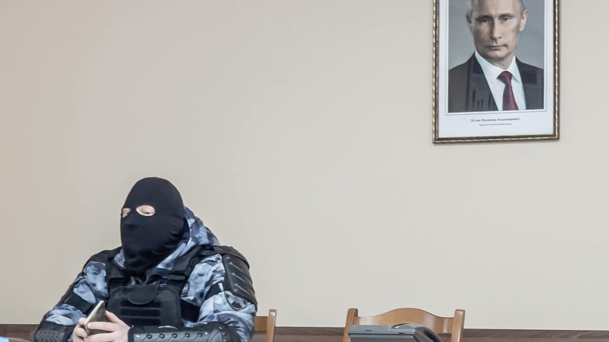 'He Was Almost Crying': The Story Behind Iconic Navalny Protest Photo
