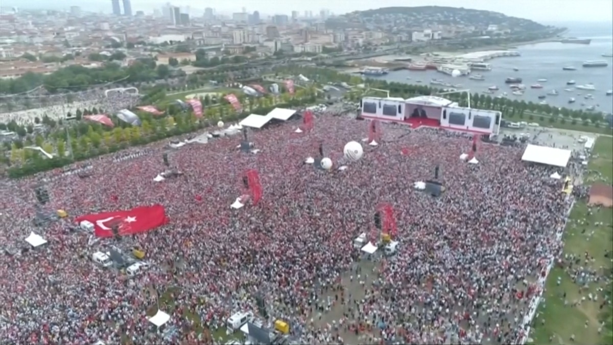 Turkey's Erdogan, His Main Rival Stage Final Election Rallies
