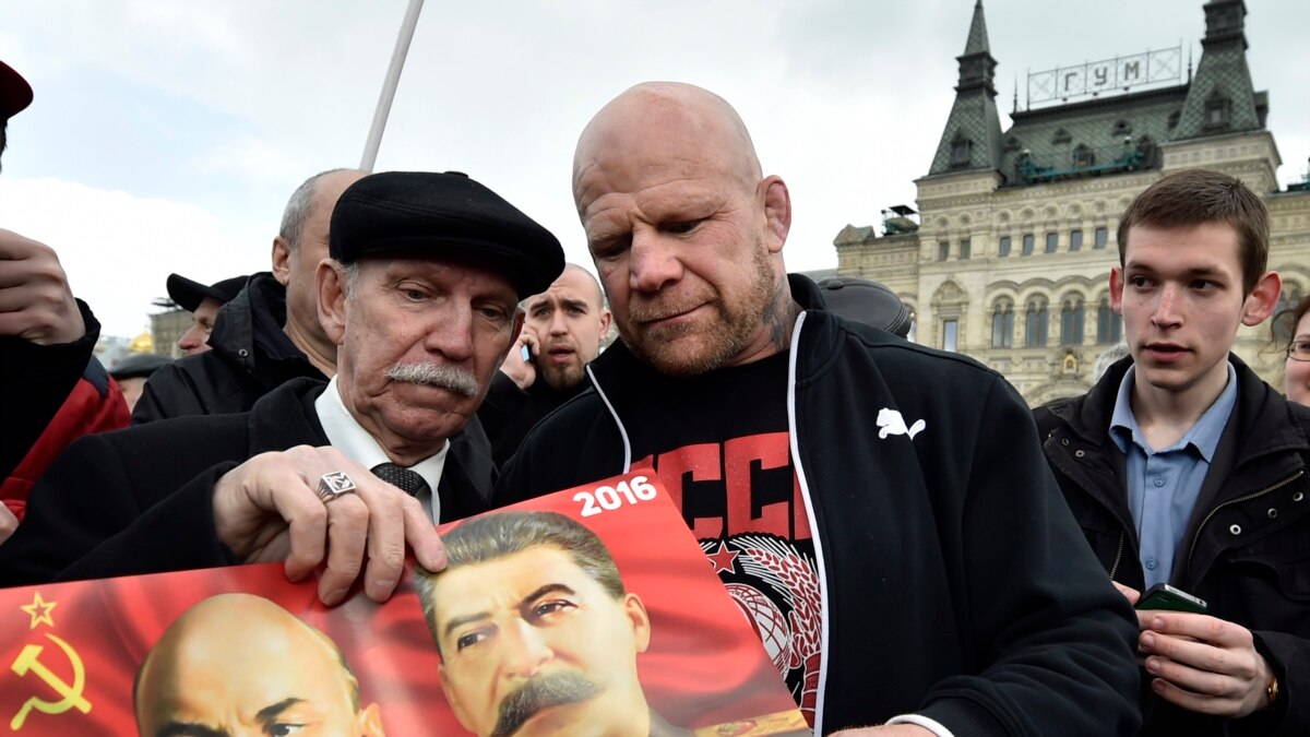 Mixed Martial Arts Fighter Jeff Monson Pays Tribute To Lenin