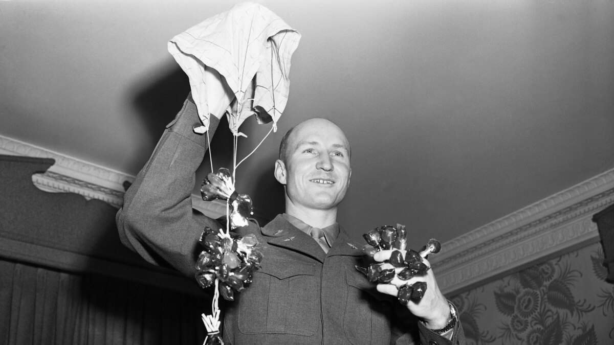 'Candy Bomber' Helps Berlin Celebrate 70th Anniversary Of End To Soviet ...