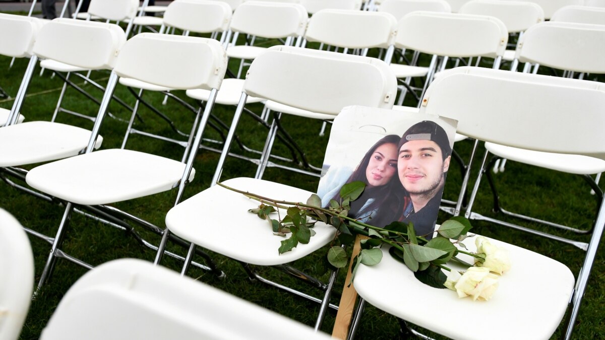 Relatives Of MH17 Victims Set Up 298 Empty Chairs To Protest Kremlin ...