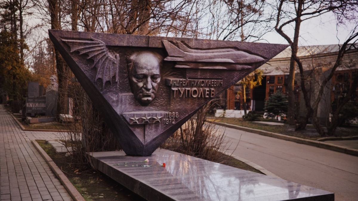 After Dark In Moscow's Novodevichy Cemetery