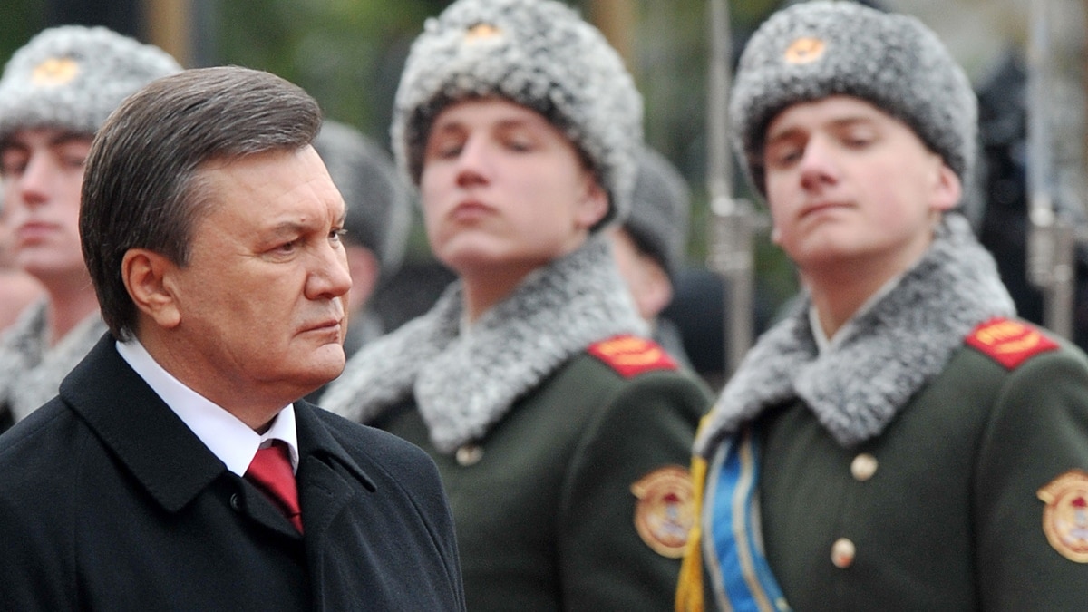 Yanukovych Sworn In As Ukraine President