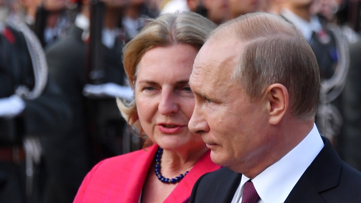 Putin To Attend Austrian Minister's Wedding This Week