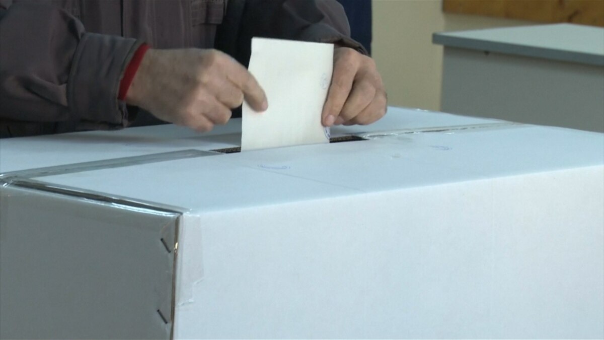 Romanians Vote In Referendum To Define Marriage