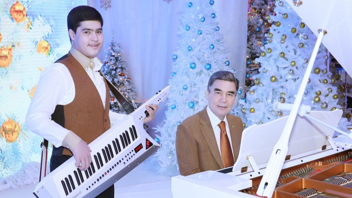 Ataly-agtyk türkmenistanlylara täze döreden eserlerini sowgat etdi