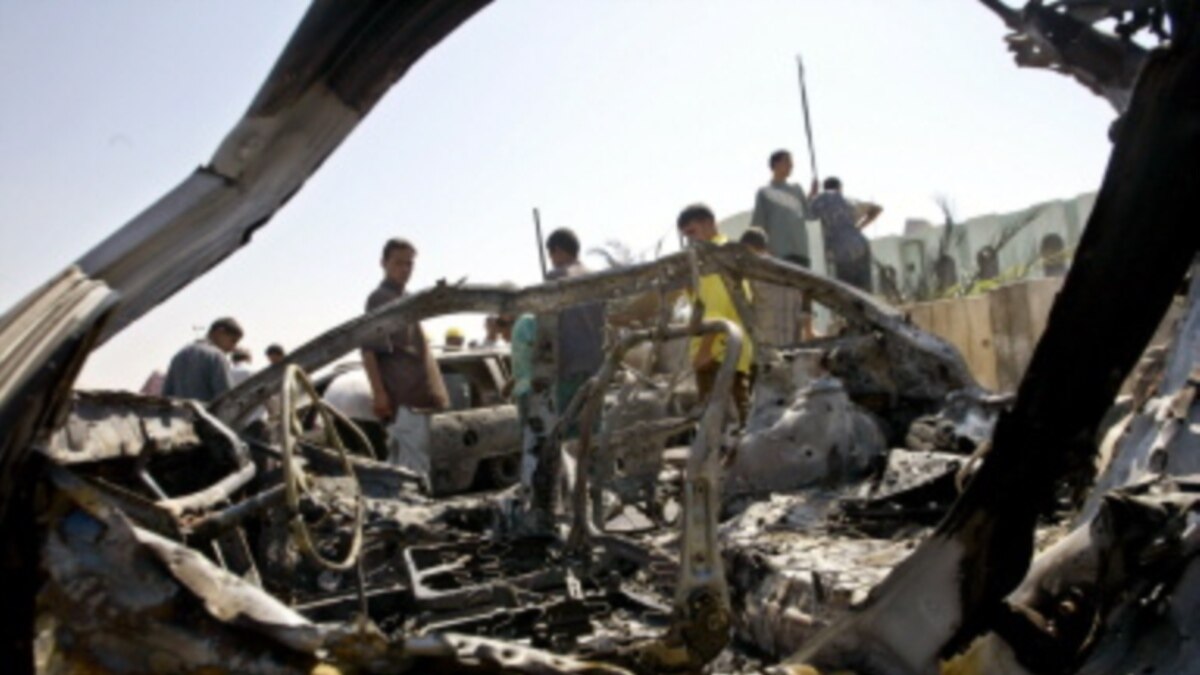 Al-Sadr's Fighters Handing In Weapons