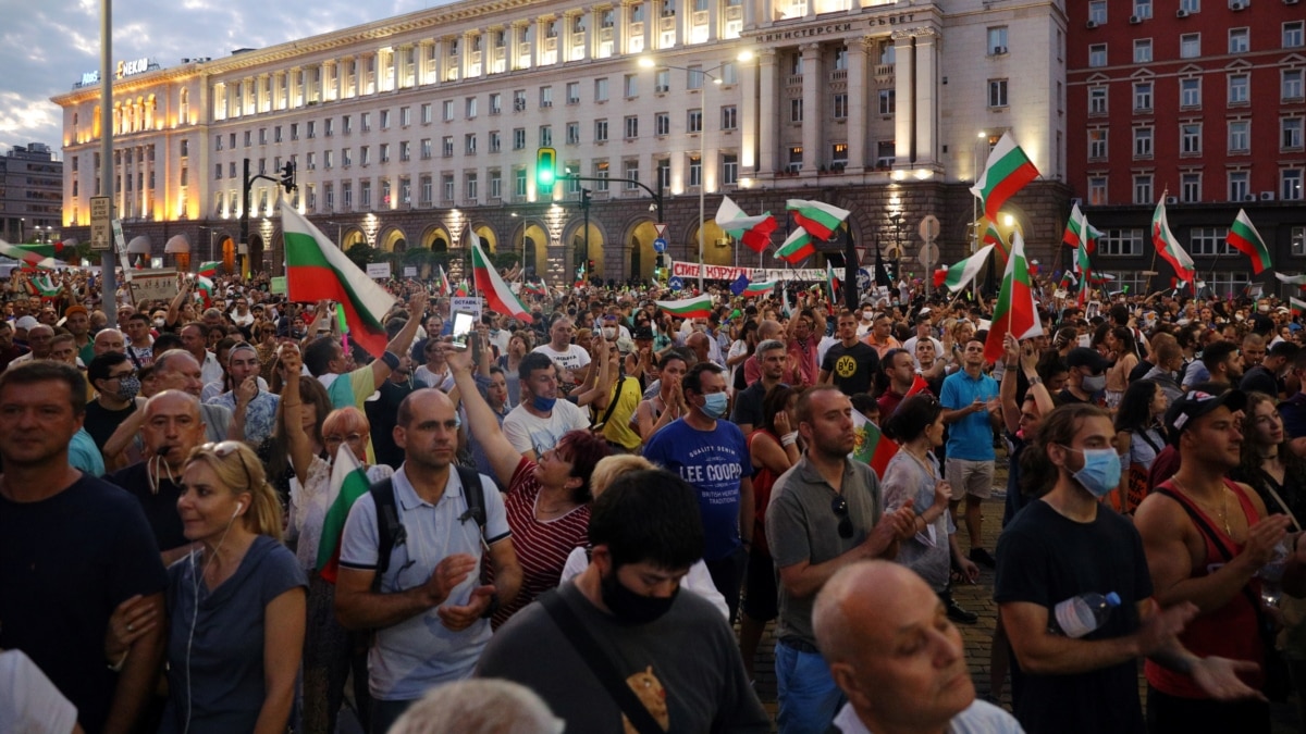 Protesters In Bulgaria Turn Up Volume On Call For Government Leaders To ...