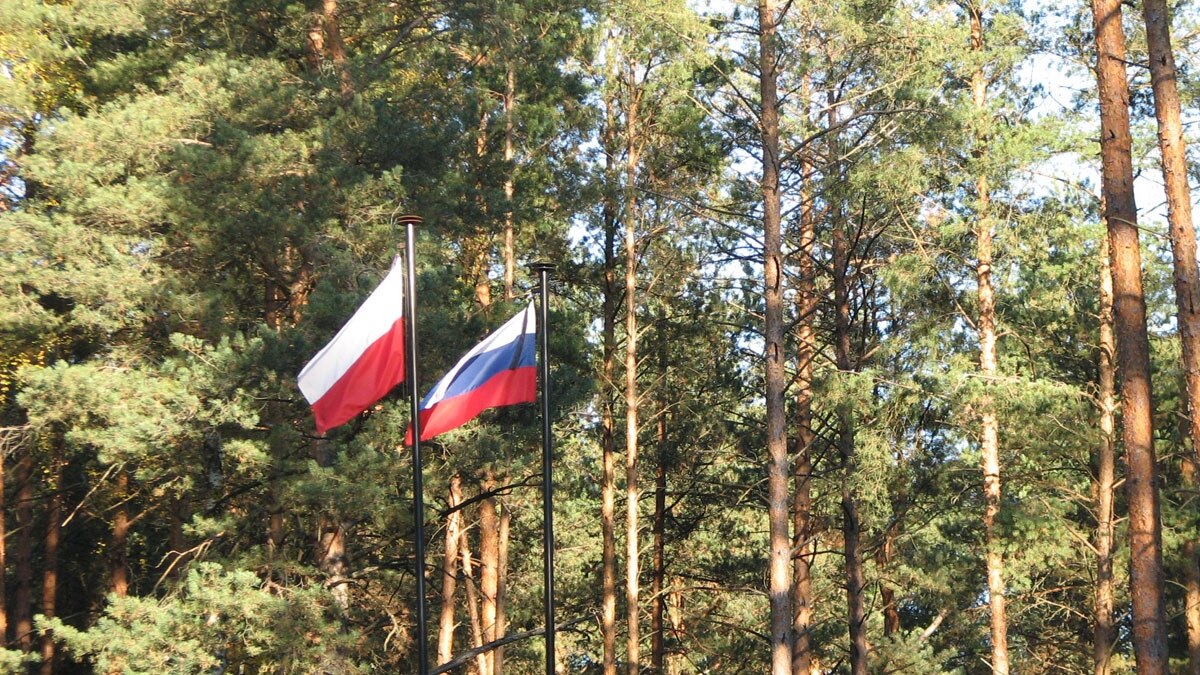 Russia Hands Over Katyn Documents To Poland