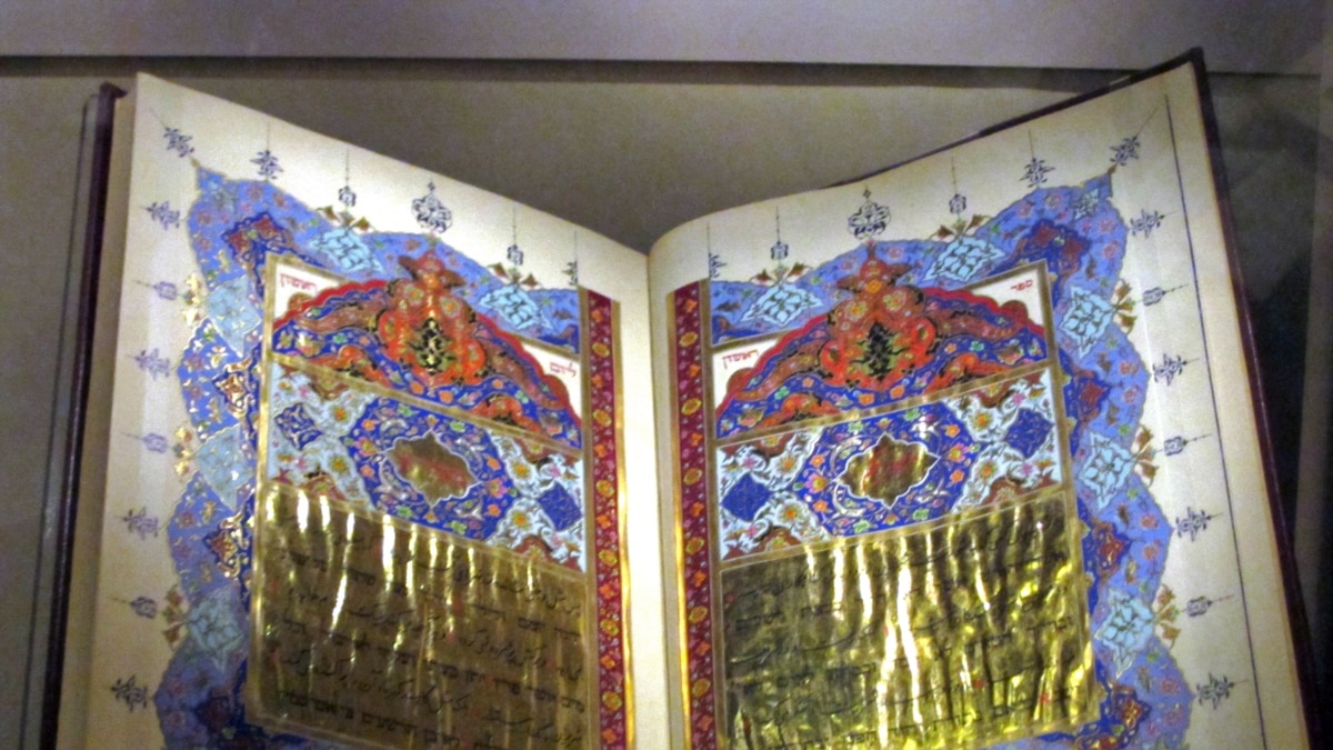 A Thousand Years of the Persian Book