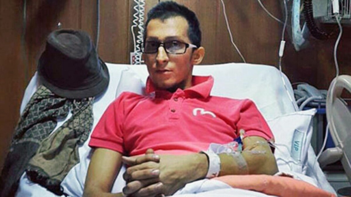 Thousands Across Iran Mourn Death Of Popular Singer