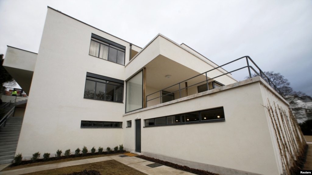 Six Beautiful Buildings Designed By Ludwig Mies Van Der Rohe