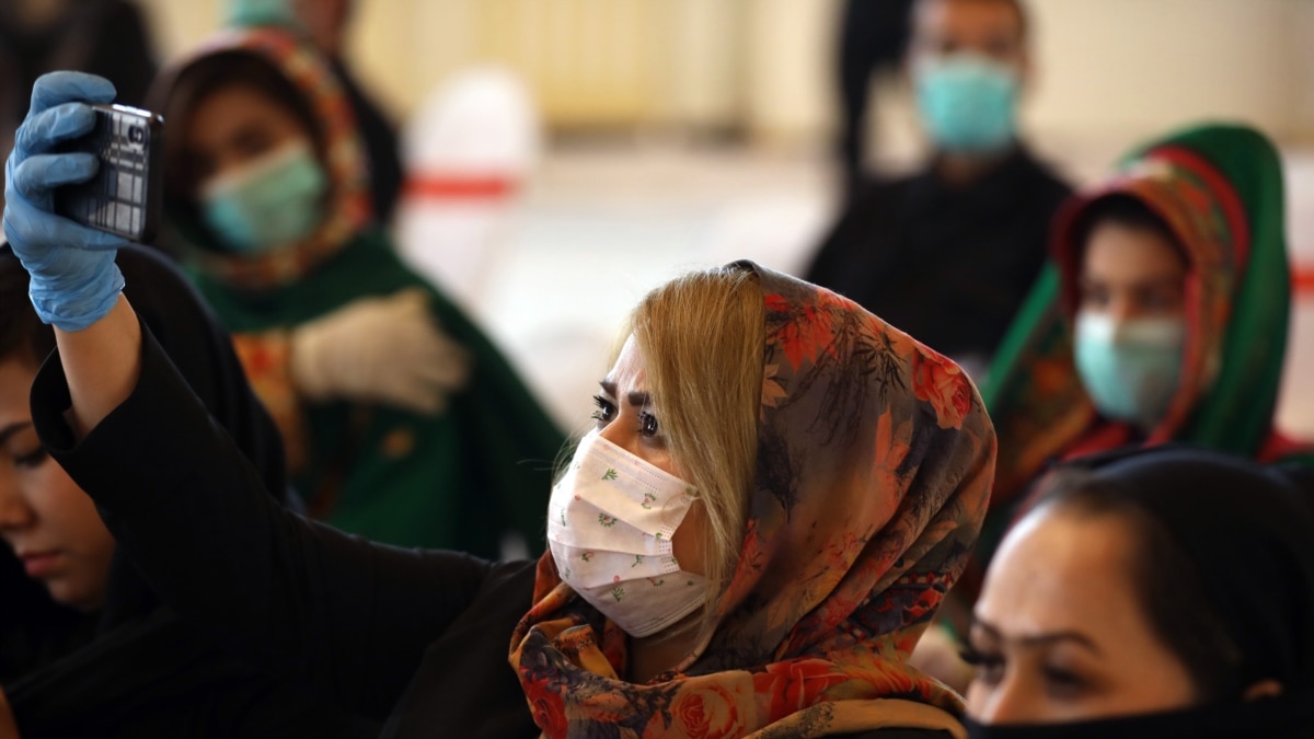 Afghan Artist Produces 500 Free Face Masks Per Day