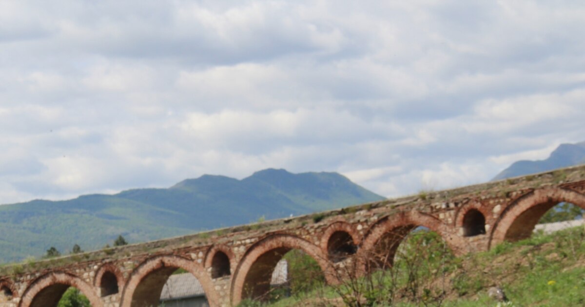 Пожар кај аквадуктот во Скопје, Ангелов: ставен е под контрола, но пожарникарите биле ...