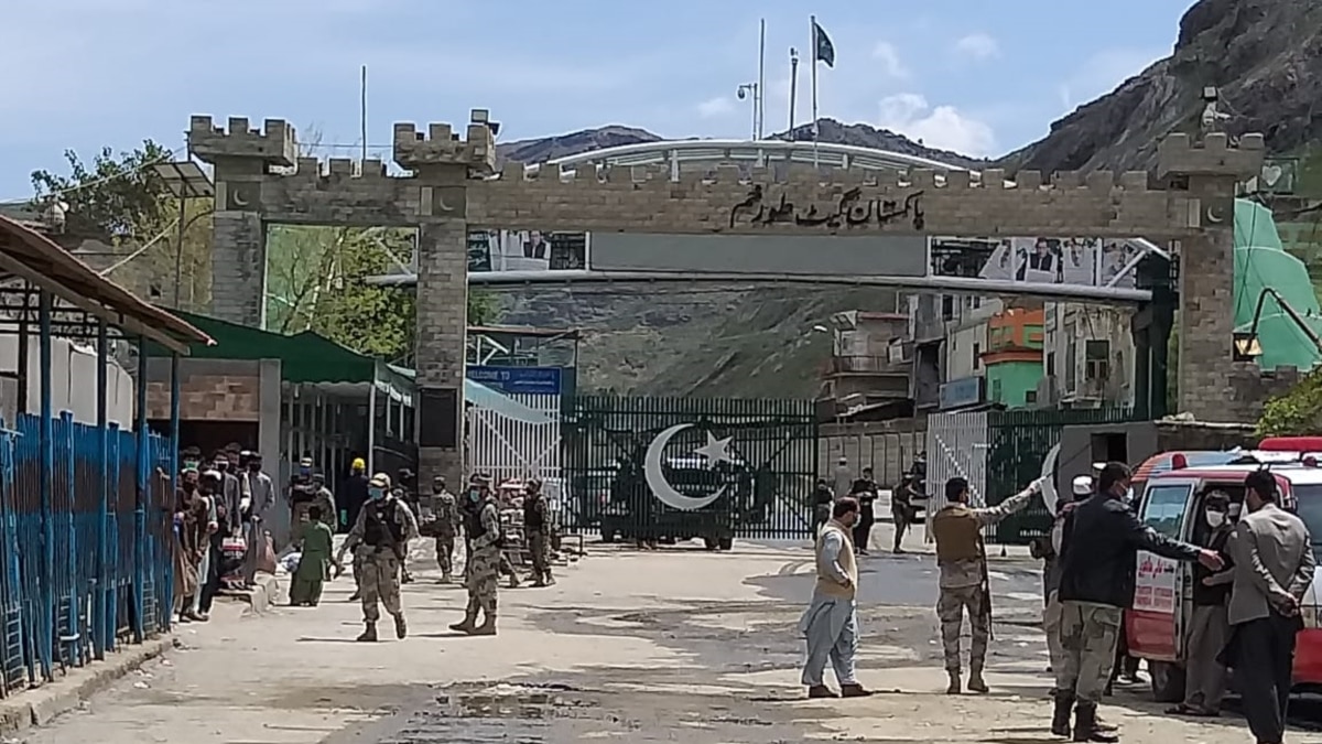 Pakistan Closes Key Border Crossing With Afghanistan, Citing COVID-19 Concerns