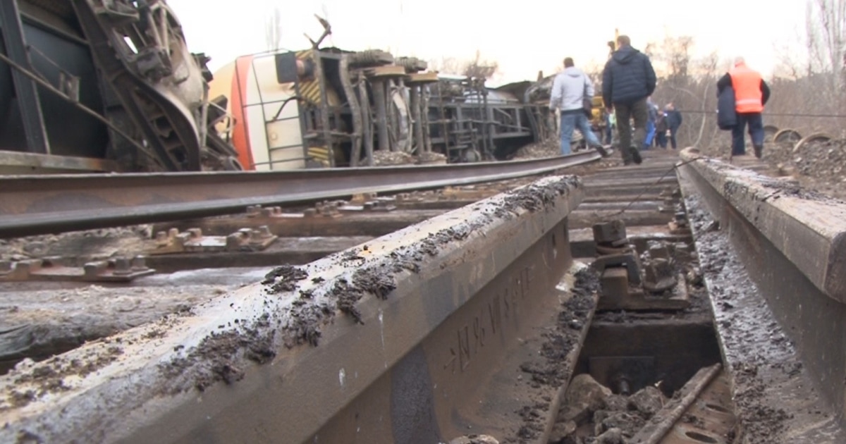 Nije se izlila fosforna kiselina iz cisterne koja je iskliznula sa ...