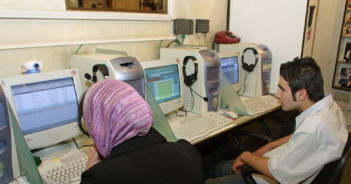Iran: Radio Farda -- Proxy Battle To Counter Internet 'Filtering'