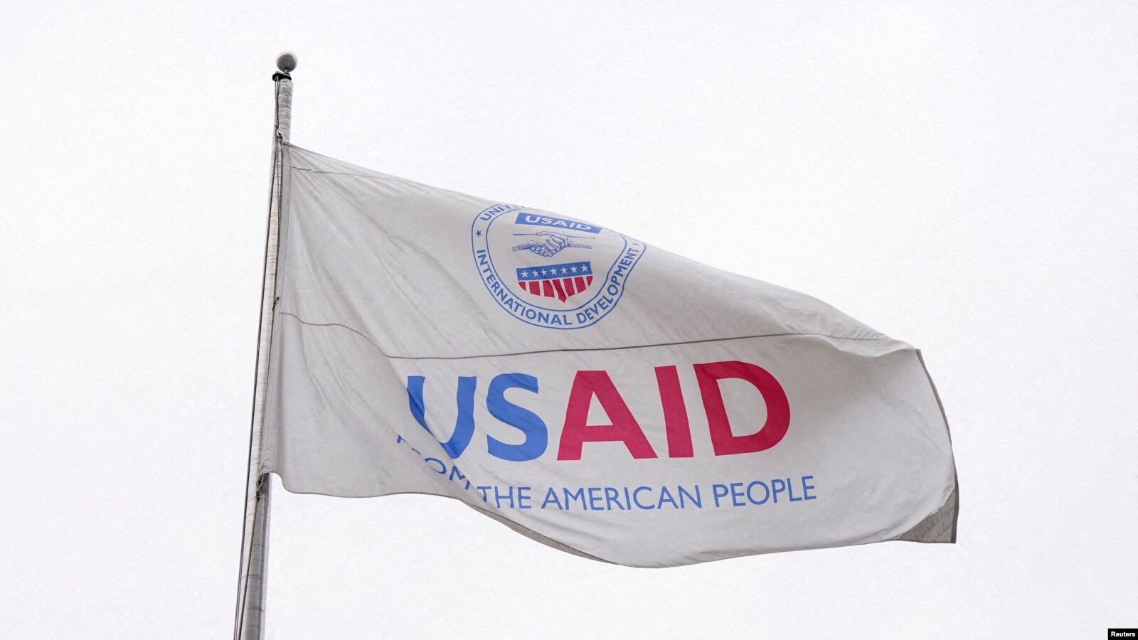 Адміністрація Трампа заявляє, що скорочує 90% контрактів USAID на зовнішню допомогу. Читайте на ...