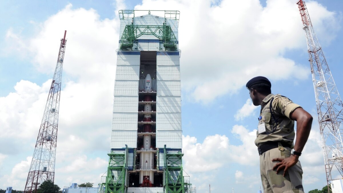 Indian Mars Probe Reaches Earth's Orbit