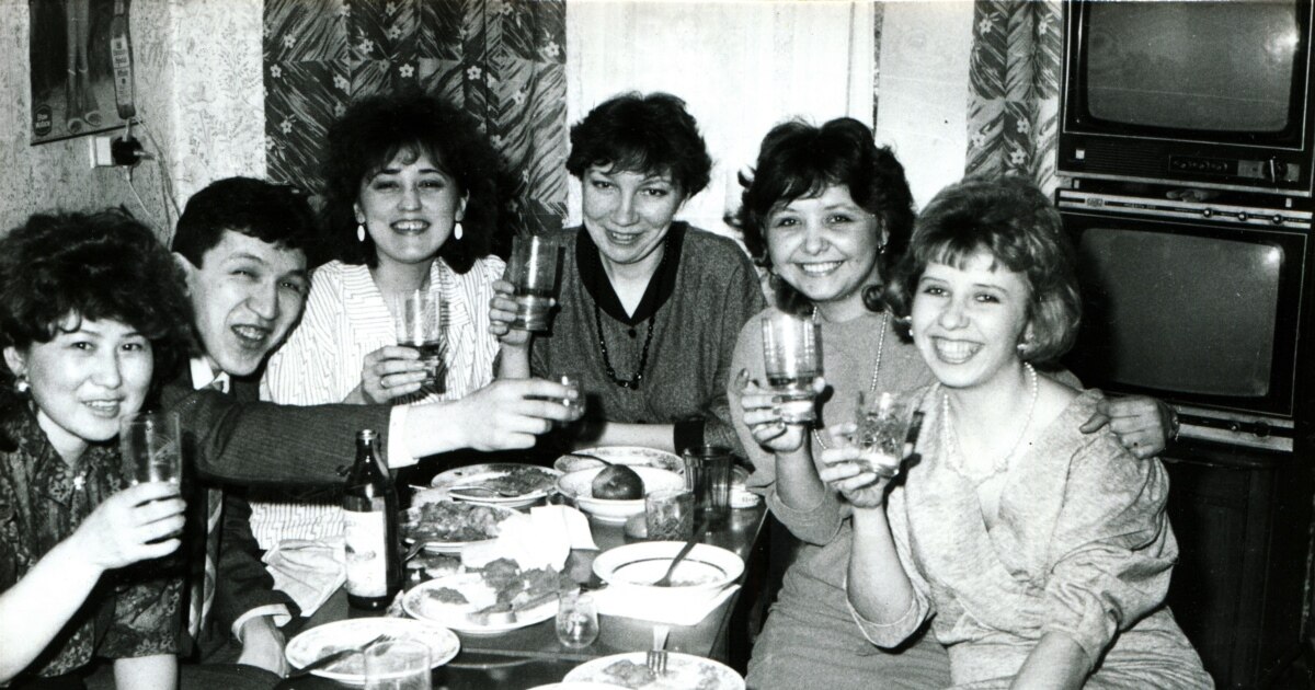 Новогодний стол в СССР: с буржуазией боролись, но ели по-богатому