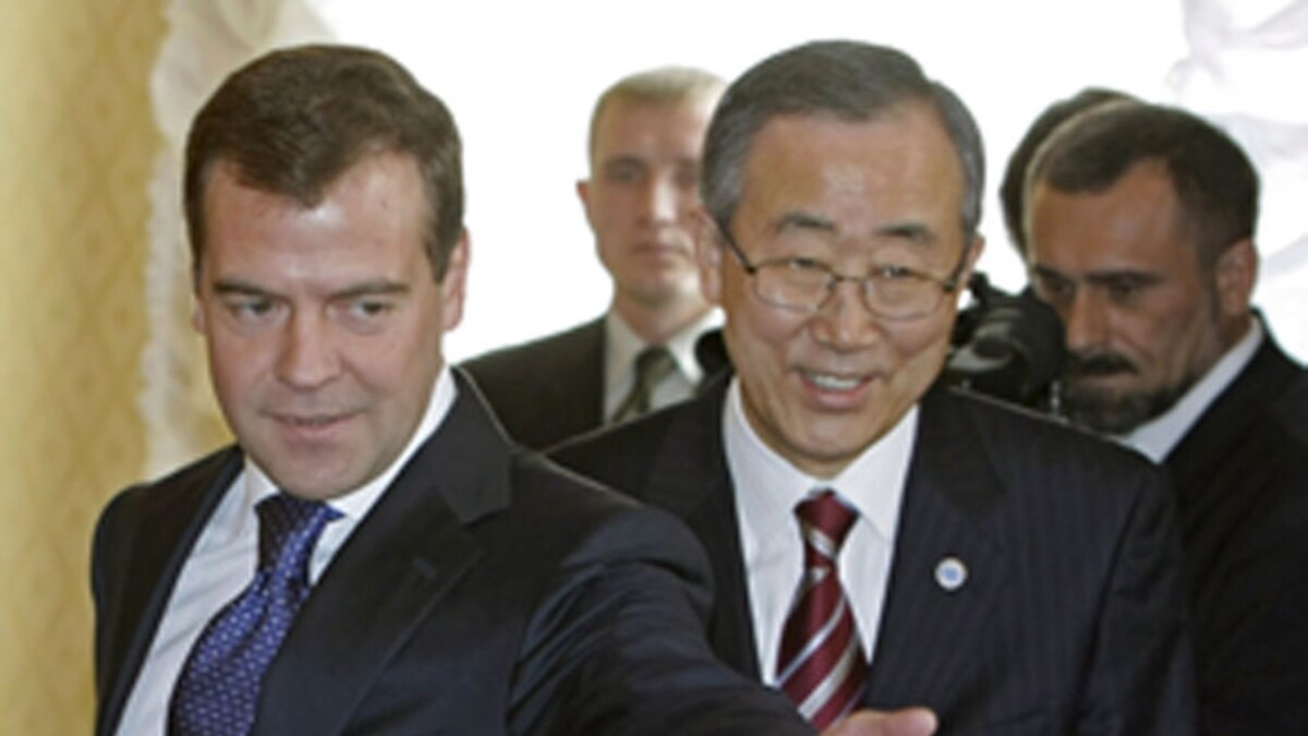 Russia: UN Secretary-General Arrives For Talks With Putin, Medvedev