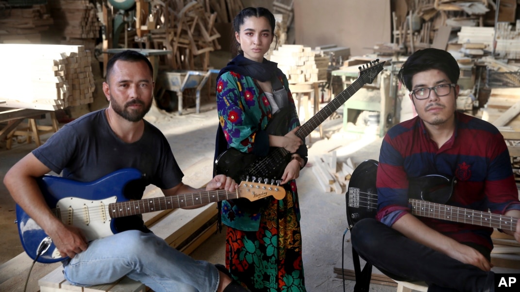 Persian Rock Band Afghan Rock Band Struggles To Hit Right Note In Iran