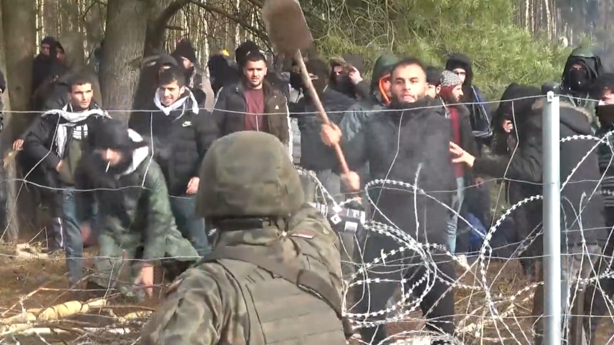 Heightened Tensions On Poland-Belarus Border As Migrants Attempt To ...