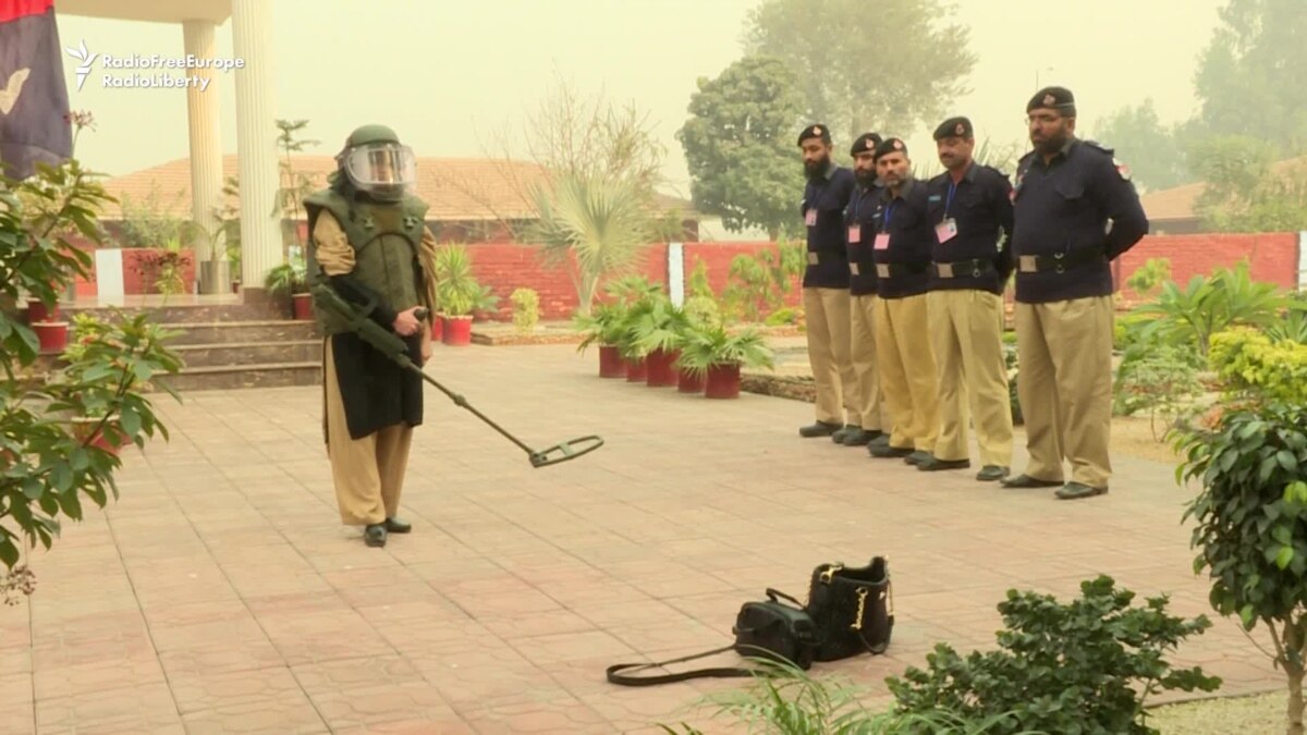 Pakistan's First Female Bomb-Disposal Officer