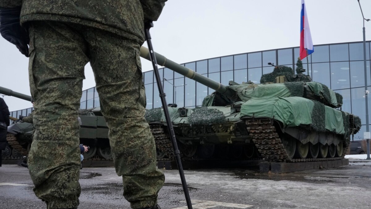 Британская разведка: РФ должна выбирать между расширением войск и ...