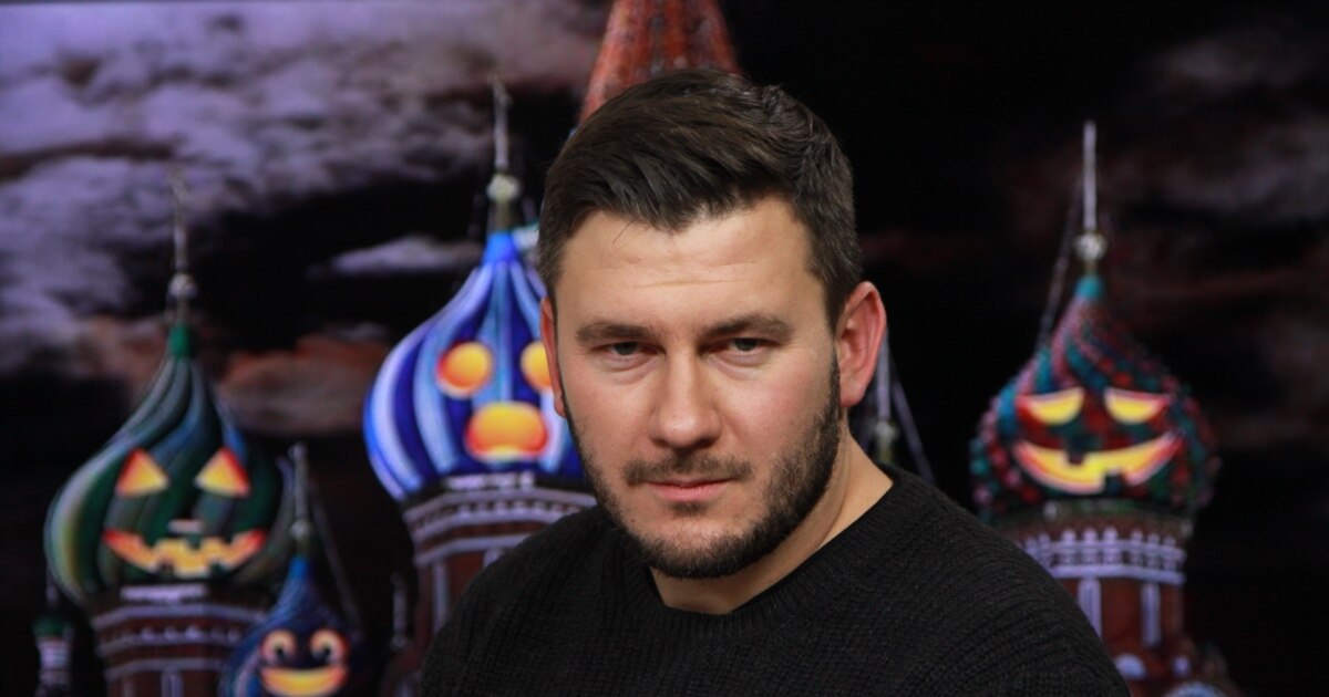 У Росії передали до суду справу проти популярного письменника, який ...
