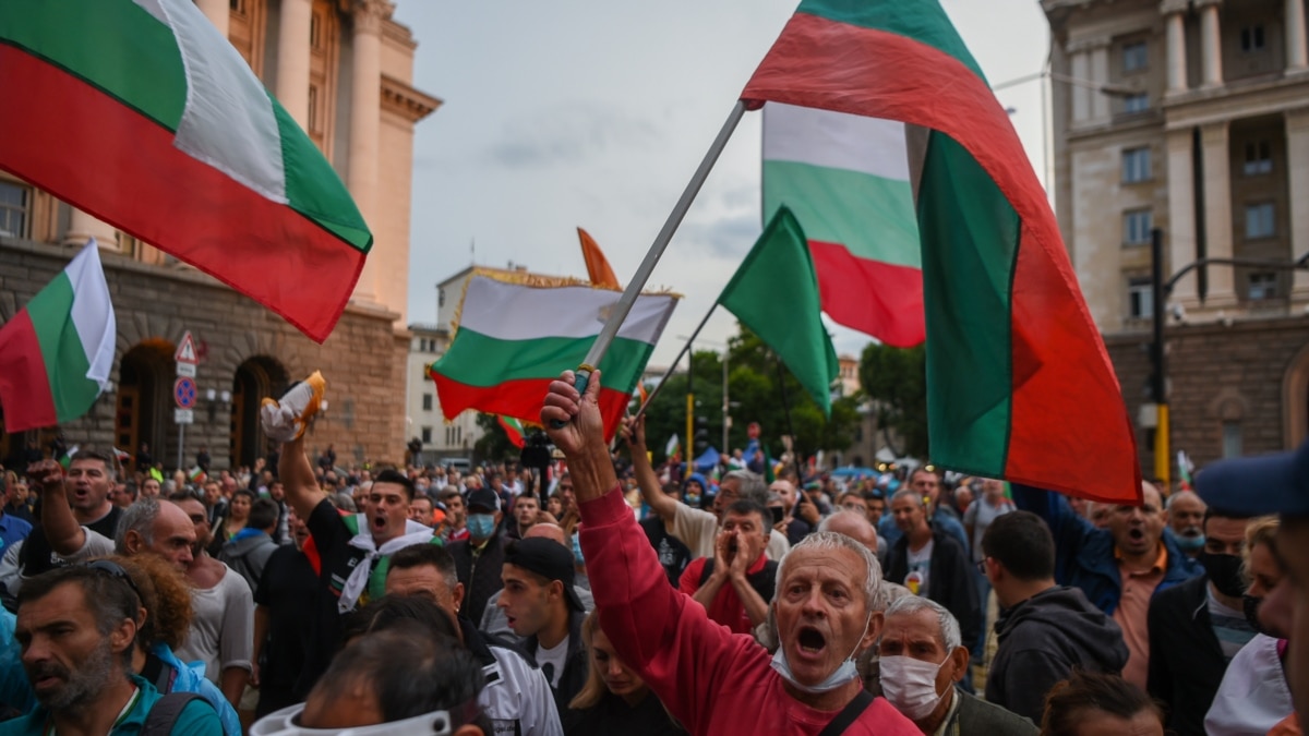 Anti-Government Protesters In Bulgaria Restore Blockades Removed By Police