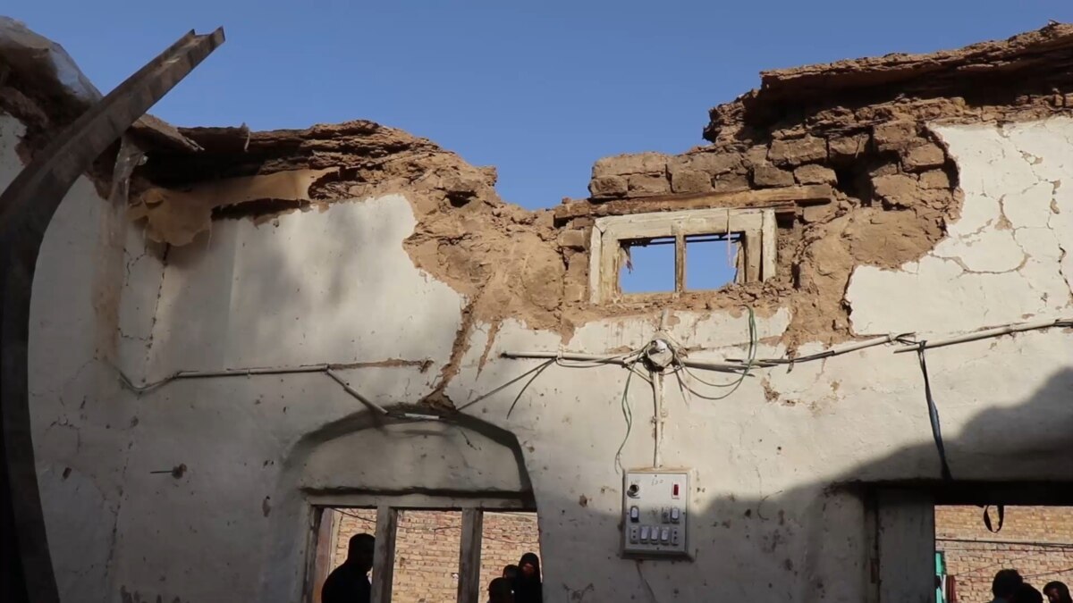 Quake Kills At Least 23, Injures Hundreds In Southwest Pakistan